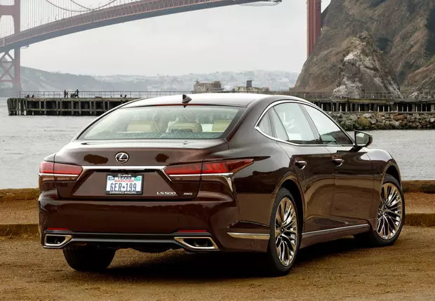 Fọto №3 - Lexus LS - ọkọ ayọkẹlẹ, ninu eyiti itanna akọkọ, ati lẹhinna Iyika