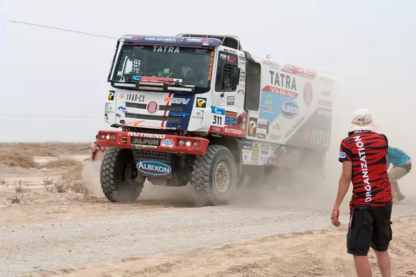 В печенето и обратно: опитвайки се да проверите дали можете да направите Toyota Land Cruiser 48330_64