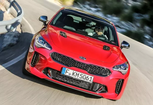 Argazkia №7 - Kia Stinger - dena oraindik aldatzen den autoa