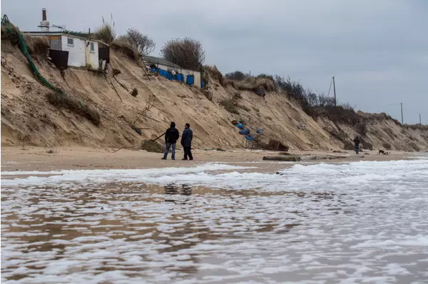 Houses depended on the break after the shore was shorn in the sea! 52224_6