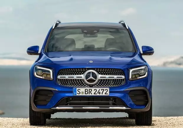 Fotografie №2 - Mercedes-Benz GLB: SUVS nemůže být příliš mnoho