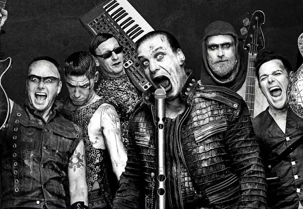 Photo №1 - Rammstein athumele amaphosta ayi-Ironic ekuhambeni kwabo kwekhonsathi