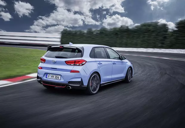 Zdjęcie numer 3 - i dobrze żartować! Hyundai wprowadził Hatchback I30N