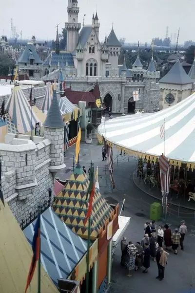 Dit is hoe die eerste Disneyland onmiddellik na die opening (foto gallery) gekyk het 53545_31