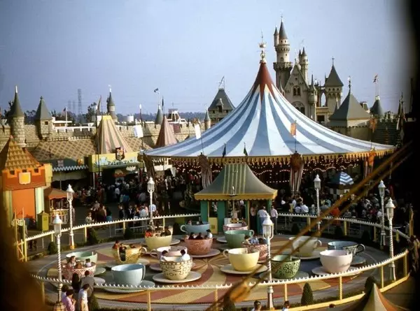 Voici comment le premier Disneyland avait l'air immédiatement après l'ouverture (galerie de photos) 53545_32