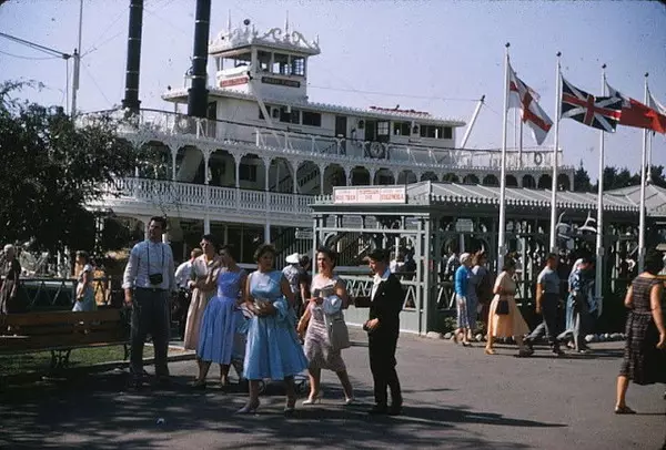 Dit is hoe die eerste Disneyland onmiddellik na die opening (foto gallery) gekyk het 53545_35
