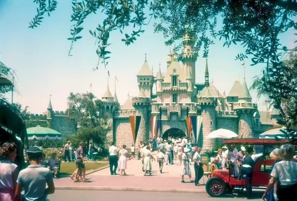 See on see, kuidas esimene Disneyland vaatas kohe pärast avamist (fotogalerii) 53545_8