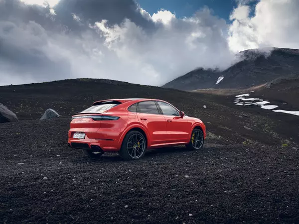 PORSCHE CAYENNE COUPE: шев в спортистите 55626_12