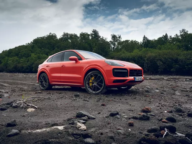 Фото №2 - Porsche Cayenne Coupe: рядок в техпаспорті