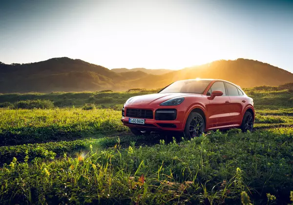 PORSCHE CAYENNE COUPE: шев в спортистите 55626_7