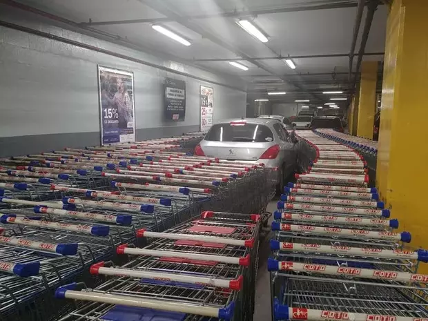 Foto número 3: el conductor en Khamski estacionado, y la venganza no se hizo esperar (foto)