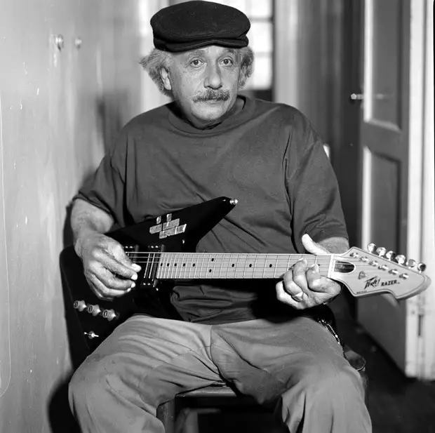 Albert Einstein maenkeun gitar