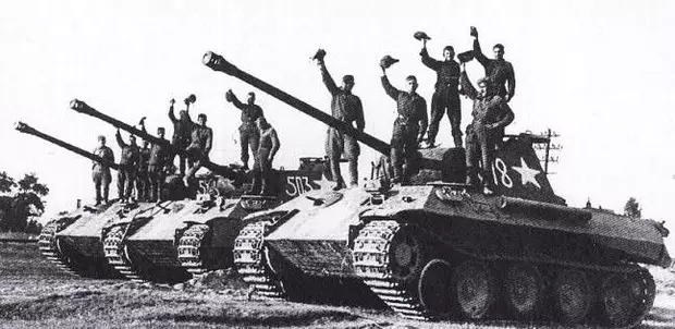 Foto número 12: que o alemán é bo, entón eo exército vermello caberá - os tanques da Wehrmacht coas estrelas vermellas