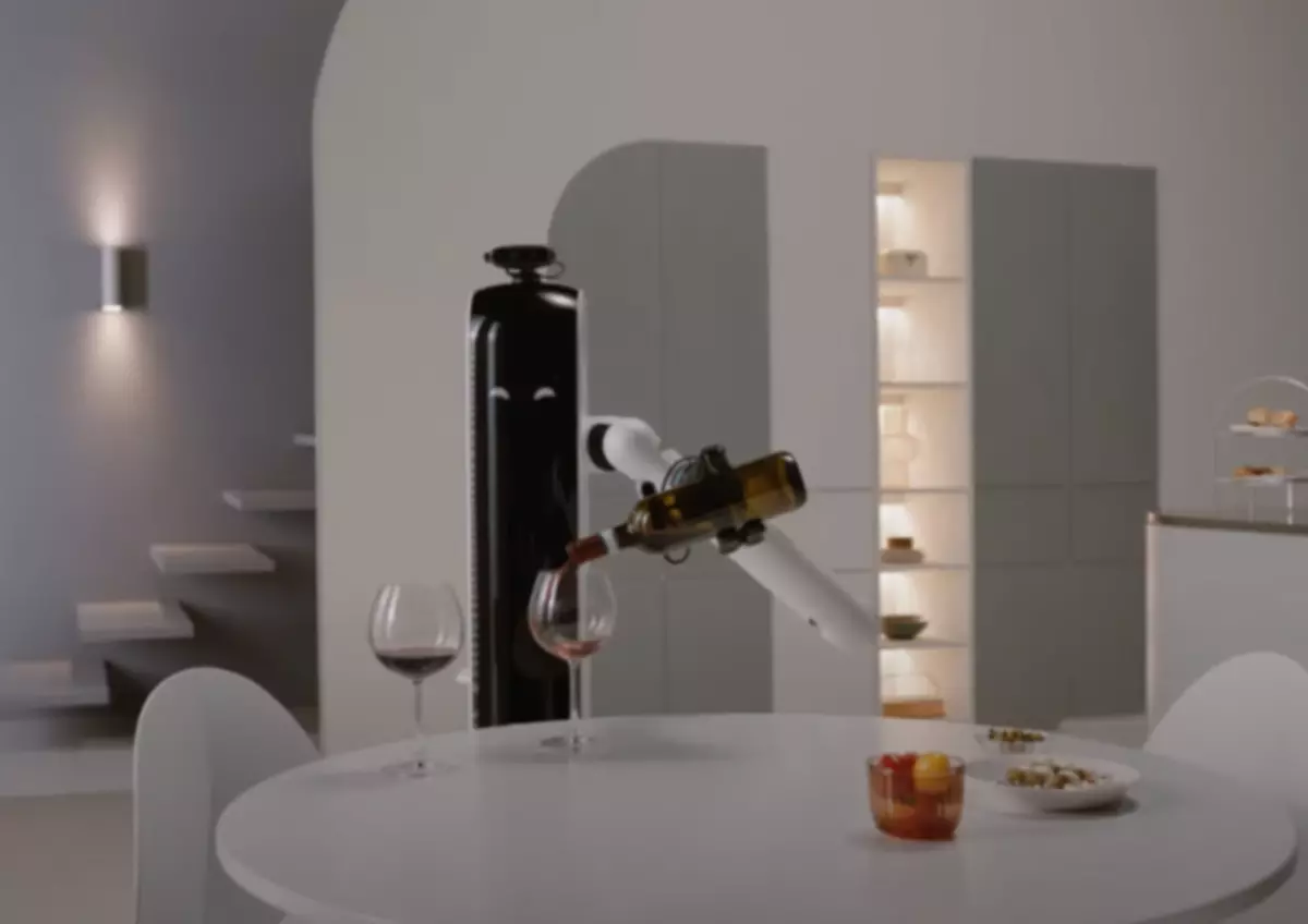 Fotoğraf numarası 1 - Zor bir günün sonunda bir kadeh şarap dökebilecek bir robot ortaya çıktı