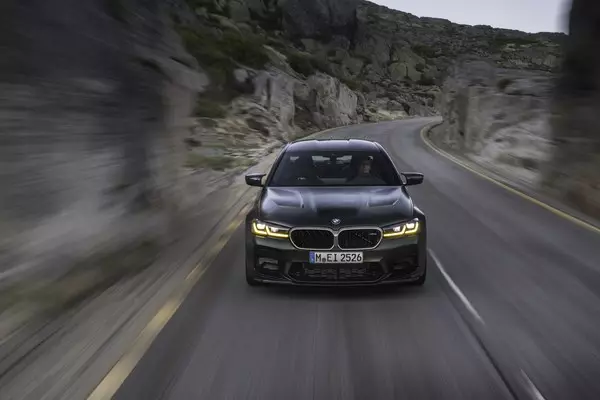 Üçüncü saniyədə dörd milyon: BMW tarixində ən güclü avtomobili tanıtdı 61368_8