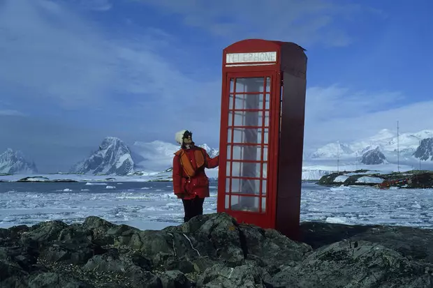 Photo Number 4 - Als een tombe op de begraafplaats van Londen veranderde het ontwerp van de beroemde telefooncel