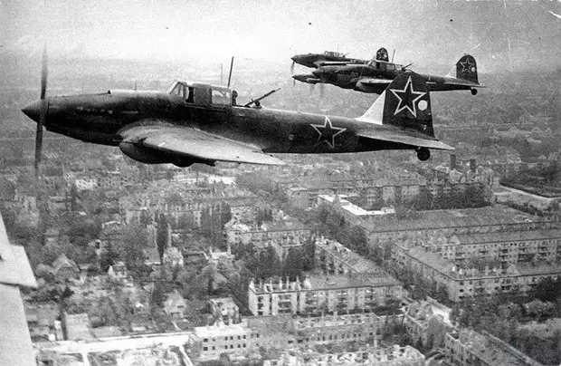 Foto №1 - Flying Tank of Flying Coffin? 6 ijzeren feiten over IL-2-aanvallende vliegtuigen