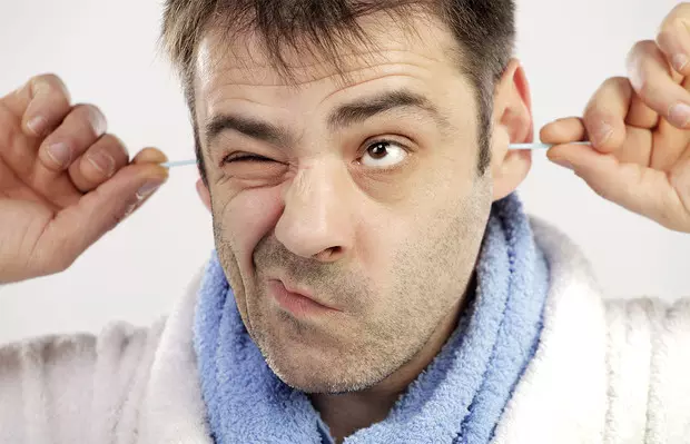 FOTO №1 - Er det skadeligt at rengøre dine ører?
