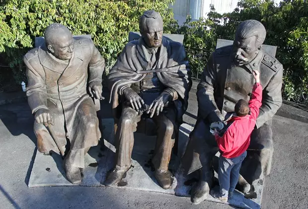 Foto №1 - lima monumen Rusia yang memalukan dan apa yang terjadi pada mereka