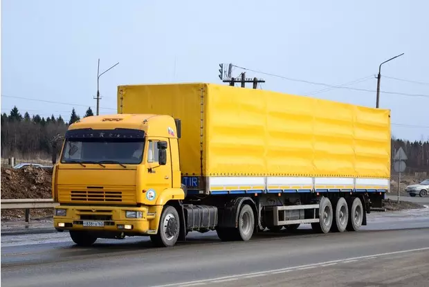 PASTABA №2 - kodėl TRUCKERS RUSINGO PLASTIC BOTTLES ON WHEELS