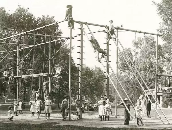 Dzieciństwo XX wieku, trudne i bezlitosne (20 przykładów fotograficznych) 65798_8