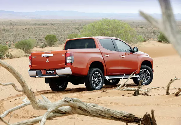 Foto №3 - Mitsubishi L200: Caring and Predary Beast