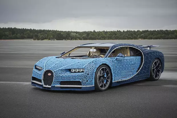 Zdjęcie Numer 10 - miliony szczegółów i dziesięć miesięcy: jak zebrać Bugatti Chiron z kostek Lego