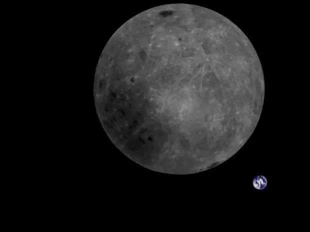 תמונה № 1 - תמונה טרייה מחלל: צד לאחור של הירח ואת האדמה הזעירה