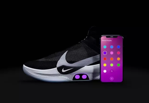 Foto №1 - Smart Sneakers ar automātisku aizdegšanos no Nike lauza pēc pieteikuma atjaunināšanas