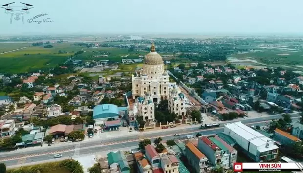 FOTO №1 - Biznismen koji je uvijek sanjao da živi u palači, zaista ga izgradio