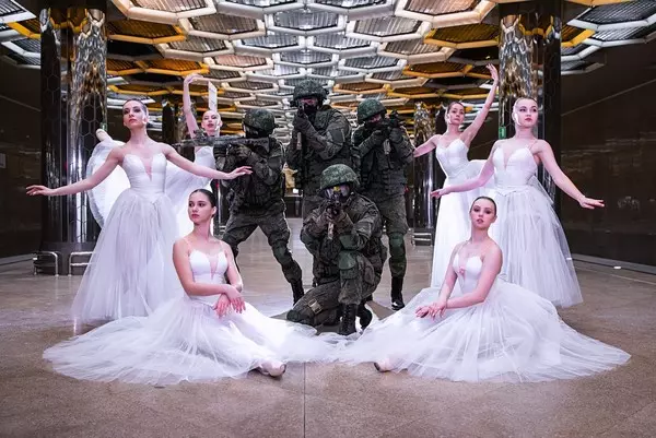 Militær Yekaterinburg gjorde en festlig fotoøkt med ballerinas i t-banen (galleri) 68775_2