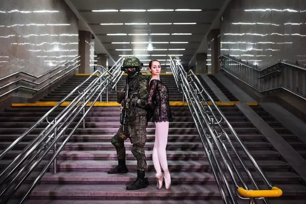 Militær Yekaterinburg gjorde en festlig fotoøkt med ballerinas i t-banen (galleri) 68775_9