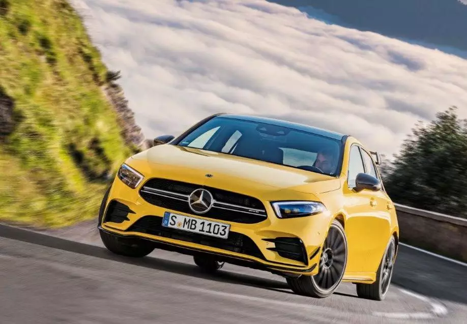 Mercedes-AMG A35: Sunny Bunny