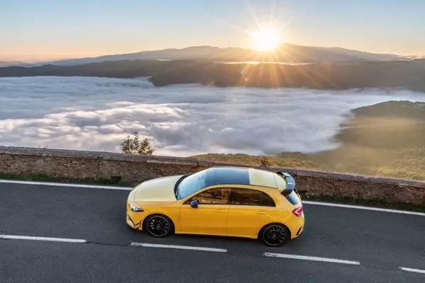 Mercedes-AMG A35: Sunny Bunny. 69804_13