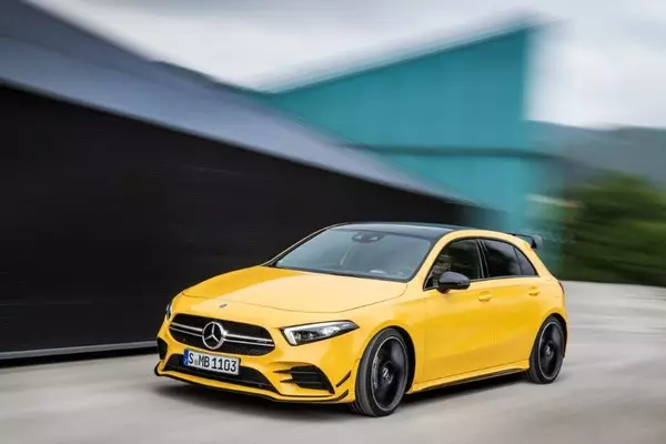 Mercedes-AMG A35: Sunny Bunny. 69804_17