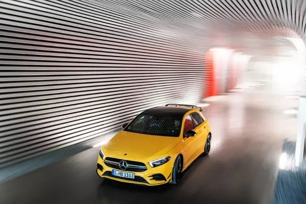 Mercedes-AMG A35: сонечны зайчык 69804_19