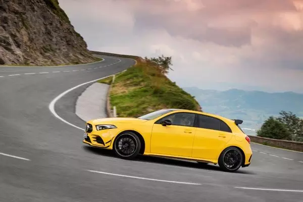 Mercedes-AMG A35: сонечны зайчык 69804_20