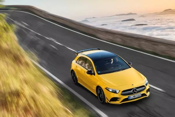 Mercedes-AMG A35: Sunny Bunny. 69804_21