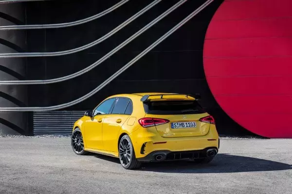 Mercedes-AMG A35: сонечны зайчык 69804_24