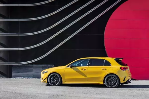 Mercedes-AMG A35: Sunny Bunny. 69804_25