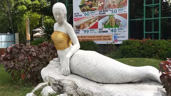 Isang bagong ikot ng pakikibaka para sa moralidad: isinara ng amusement park ang mga eskultura ng mga suso ng mermaids 71389_6