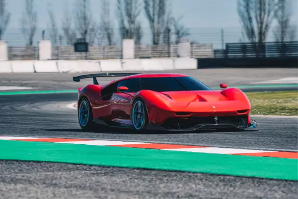 Ferrari mengeluarkan supercar yang paling kuat yang baru 71491_6