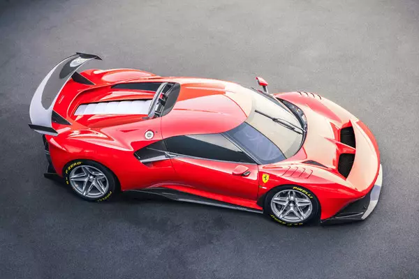 Ferrari mengeluarkan supercar yang paling kuat yang baru 71491_7