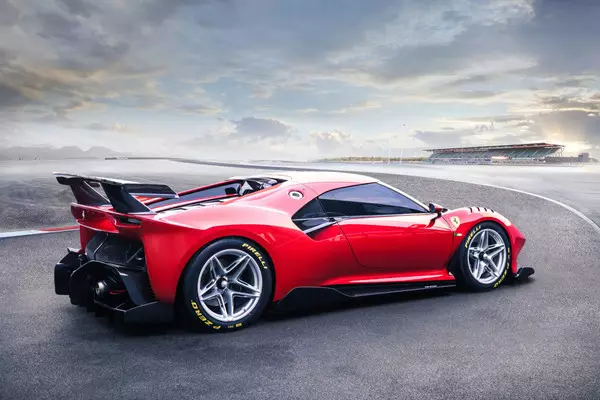 Ferrari mengeluarkan supercar yang paling kuat yang baru 71491_9