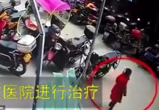 Photo number 1 - a six-year-old girl from China fell from the 26th floor, and then got up and calmly went on (video)