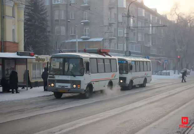 사진 №1 - 노보 쿠즈 네츠 (Novokuznetsk)의 버스 통신사는 승객의 무례로 인해 연금 수령자에게 혜택을 취소했습니다.