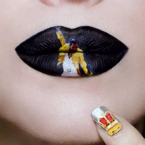 Girl jewelry draws characters of cult films on lips 72442_5