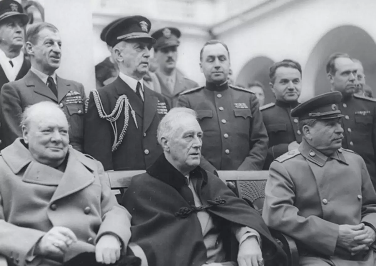 Với Roosevelt và Stalin tại hội nghị ở Yalta