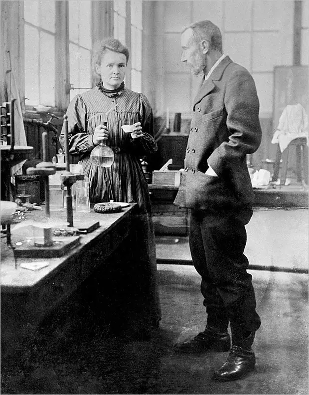 Pierre và Maria Curie