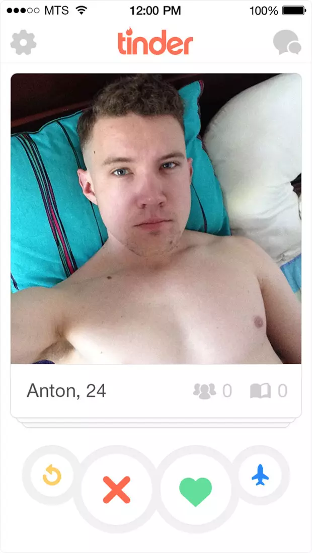 Tinder Selfie.